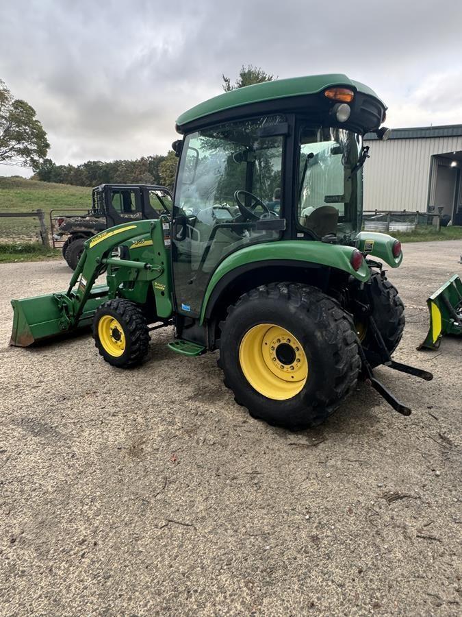 2010 JOHN DEERE 3720 W Attachments – Vernon Machinery
